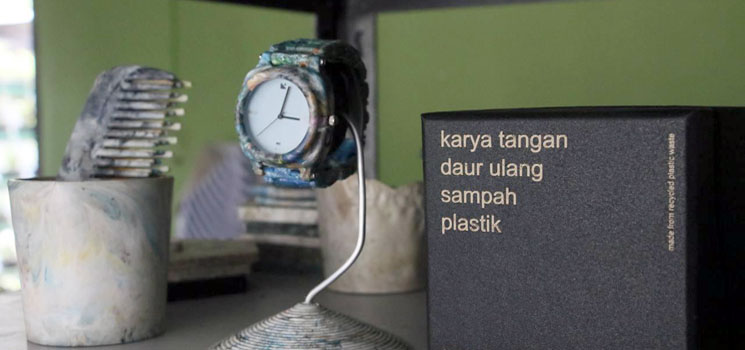 Keren! Newhun Sulap Sampah Plastik Jadi Jam Tangan Estetik ...